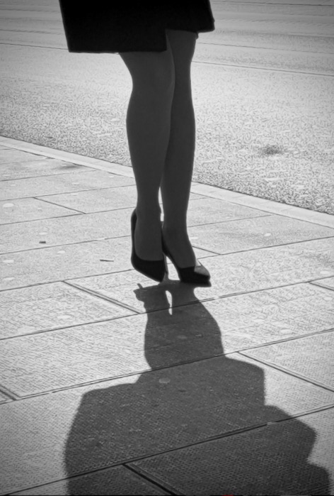 Perfect curve! Downtown, Geneva | Legs in the City